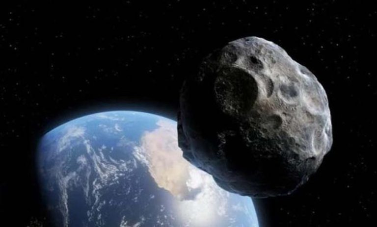 L'humanité est en danger... la NASA fixe une date pour la collision de ...