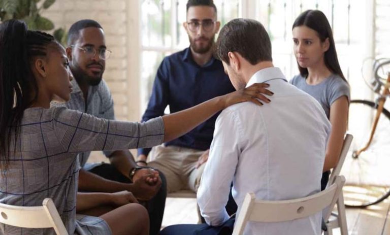 "7 mots" : comment mener une conversation avec une personne en crise ...